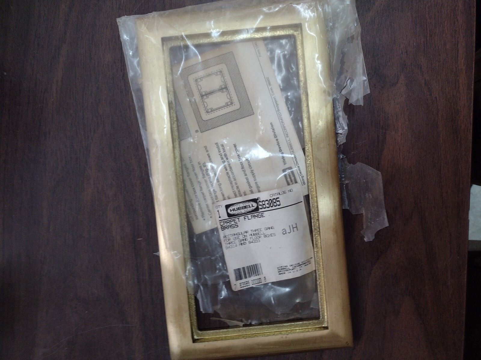 Hubbell SB3085 Carpet Flange for 3 Gang floor Box B4314 Brass Frame | eBay