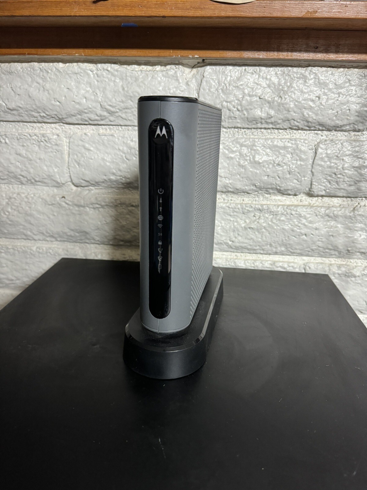 Motorola MT7711 Dual Band AC1900 Cable Modem and Wi-Fi Gigabit Router ...