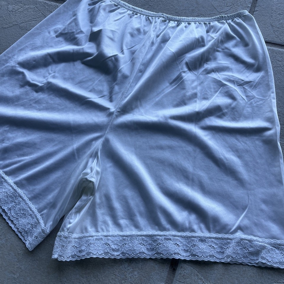 Vanity Fair Nylon Bloomers Pettiepants Slip Shorts Lace Size Large 18 ...