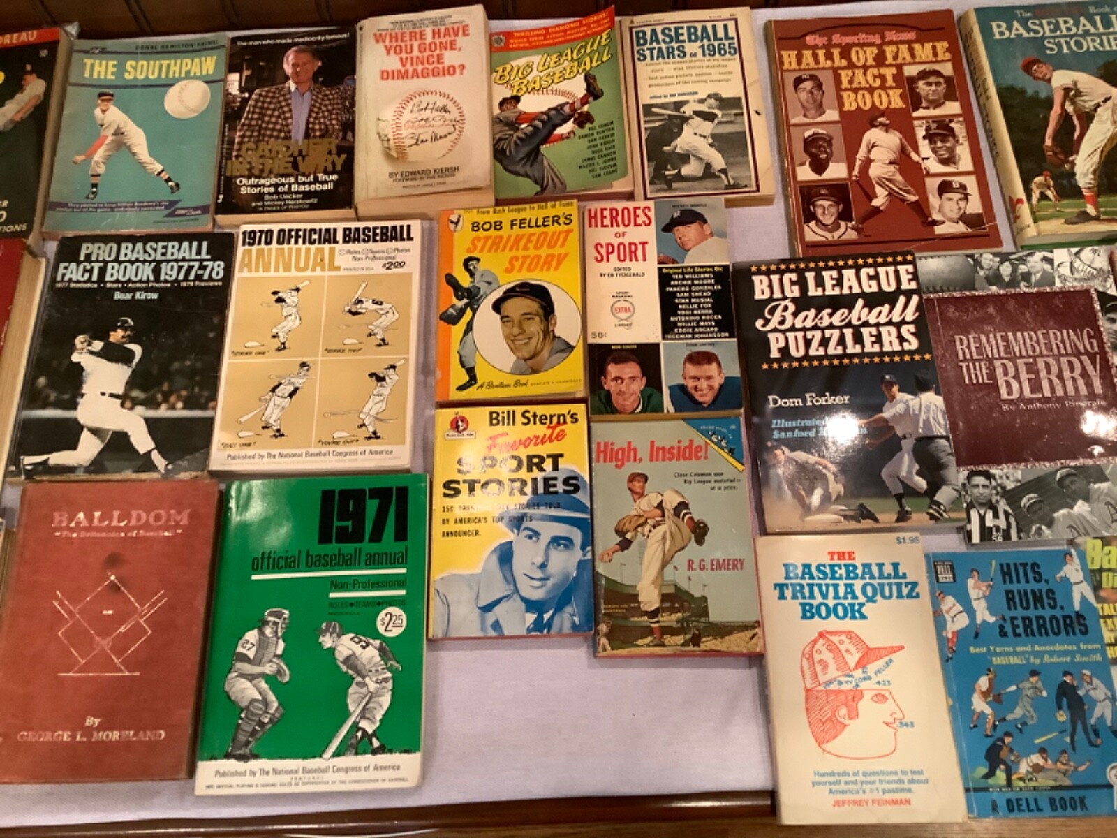 VINTAGE MLB MAJOR LEAGUE BASEBALL BOOKS & MAGAZINES, PUBLICATIONS 40 ...