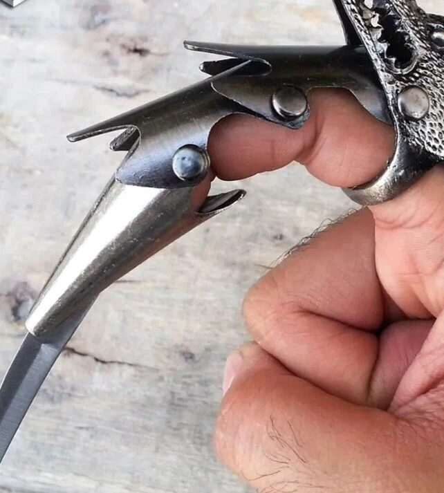 Finger Claw Weapon