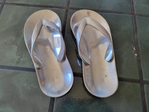 Vintage MCM SANDLES decor hippie art 60s 70s island colthing flip-flops ...
