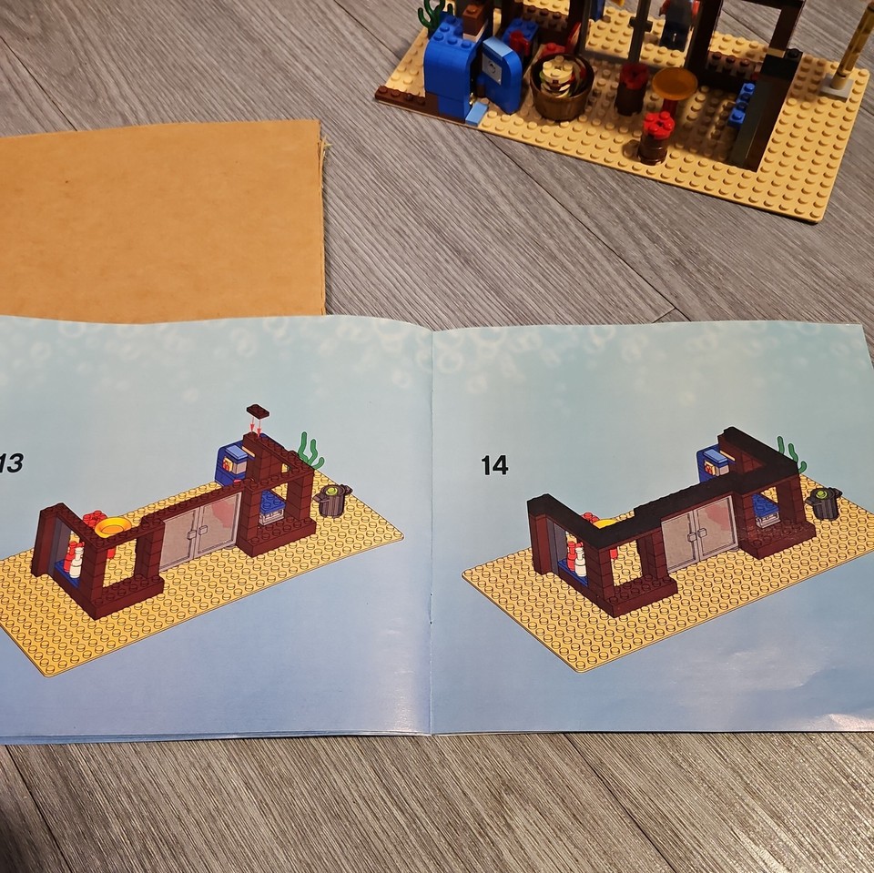 LEGO SpongeBob SquarePants: Krusty Krab (3825) Includes Box front ...