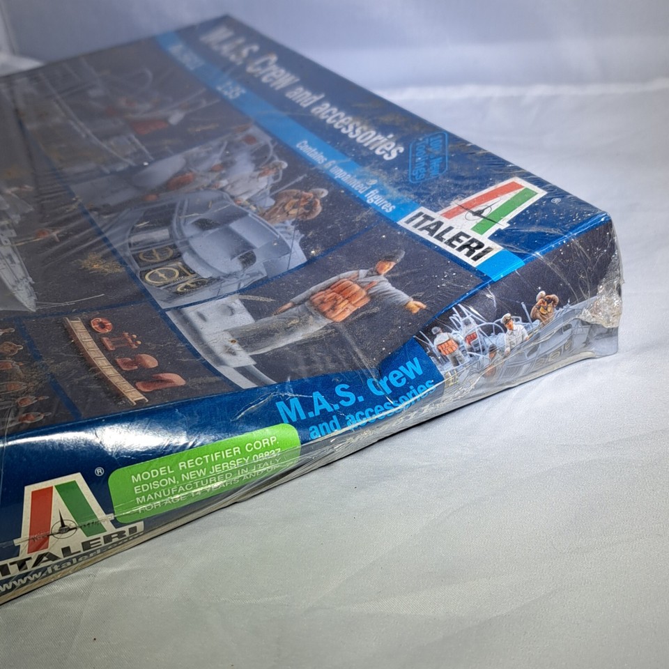 Italeri 5611 1:35 MAS Crew and Accessories - Brand New! (box has wear ...