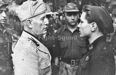 WW2 Picture Photo Italy 1944 Benito Mussolini speaking with a soldier ...