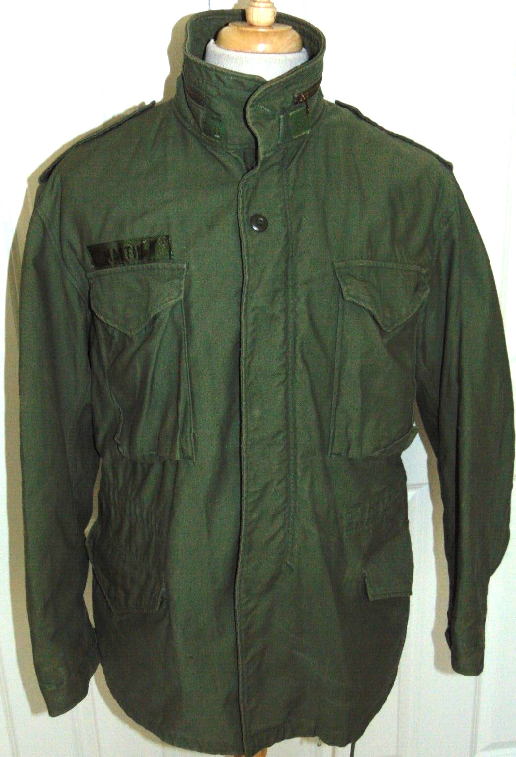 VIETNAM WAR ERA M65 FIELD JACKET NAMED MEDIUM REGU… - Gem