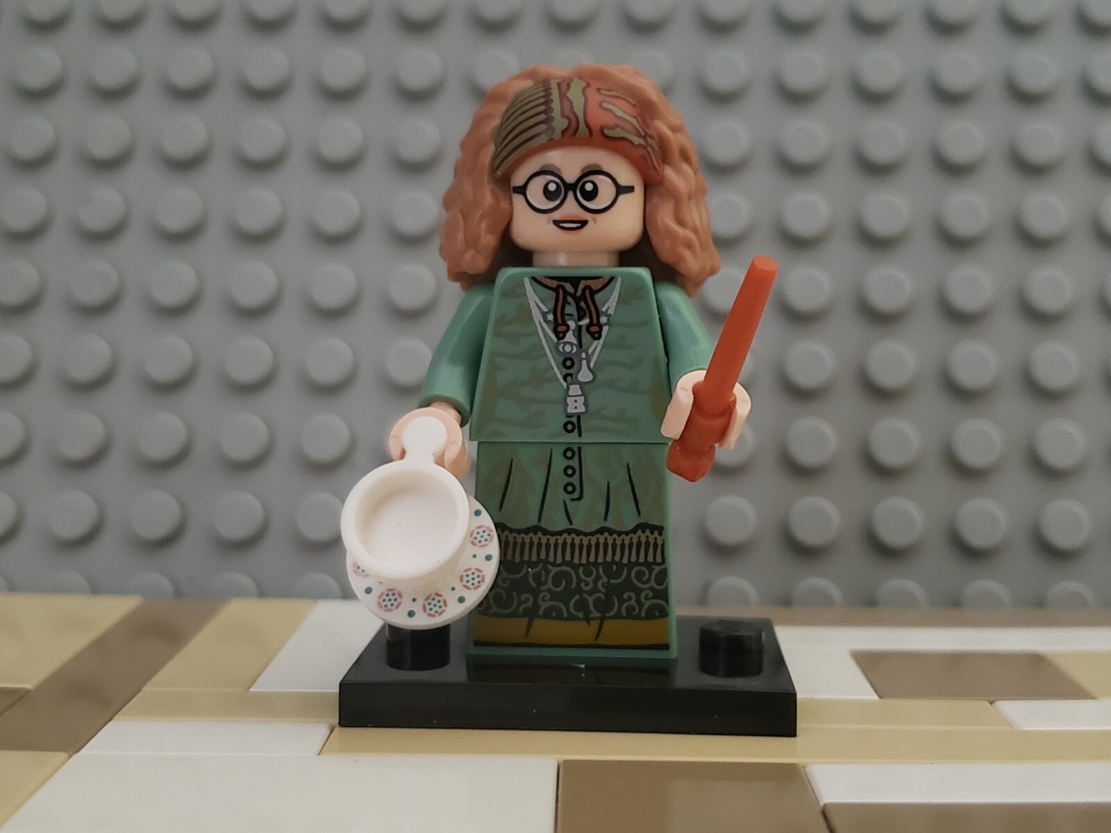 LEGO Professor Sybill Trelawney Minifigure - 71022 Harry Potter Series ...