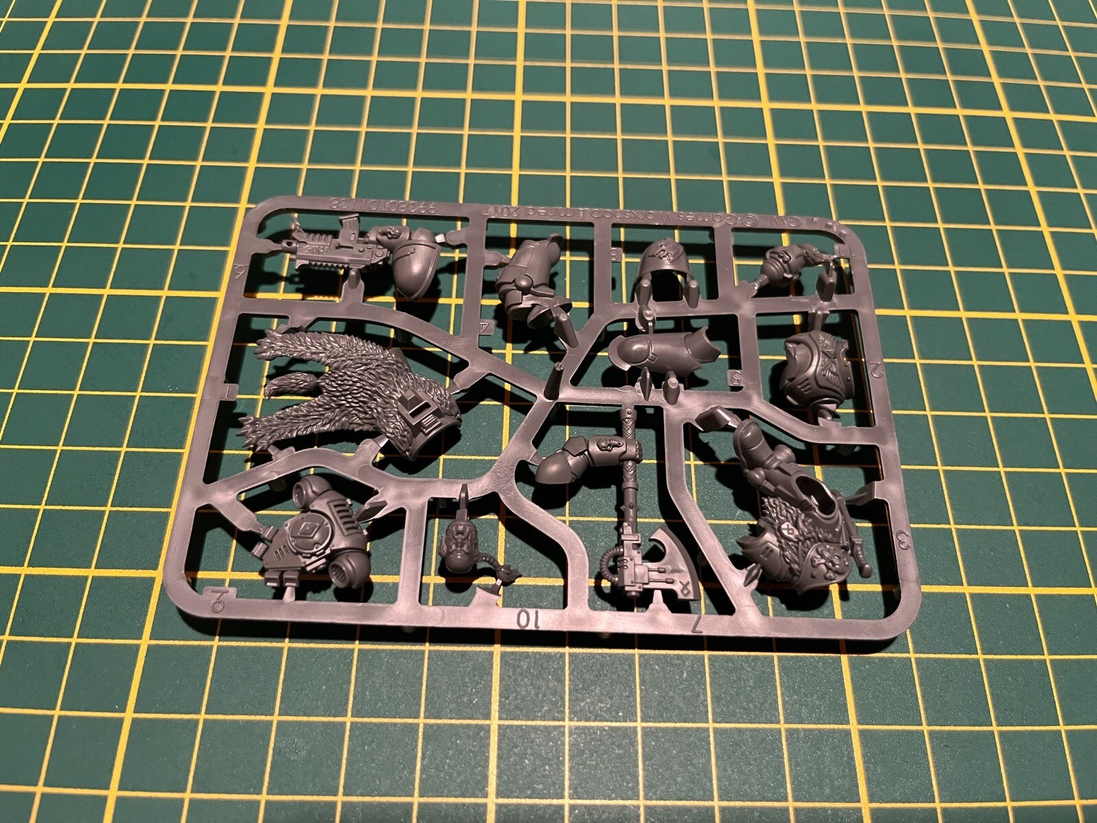 Warhammer 40K Space Wolves Primaris Lieutenant Plastic New on Sprue ...