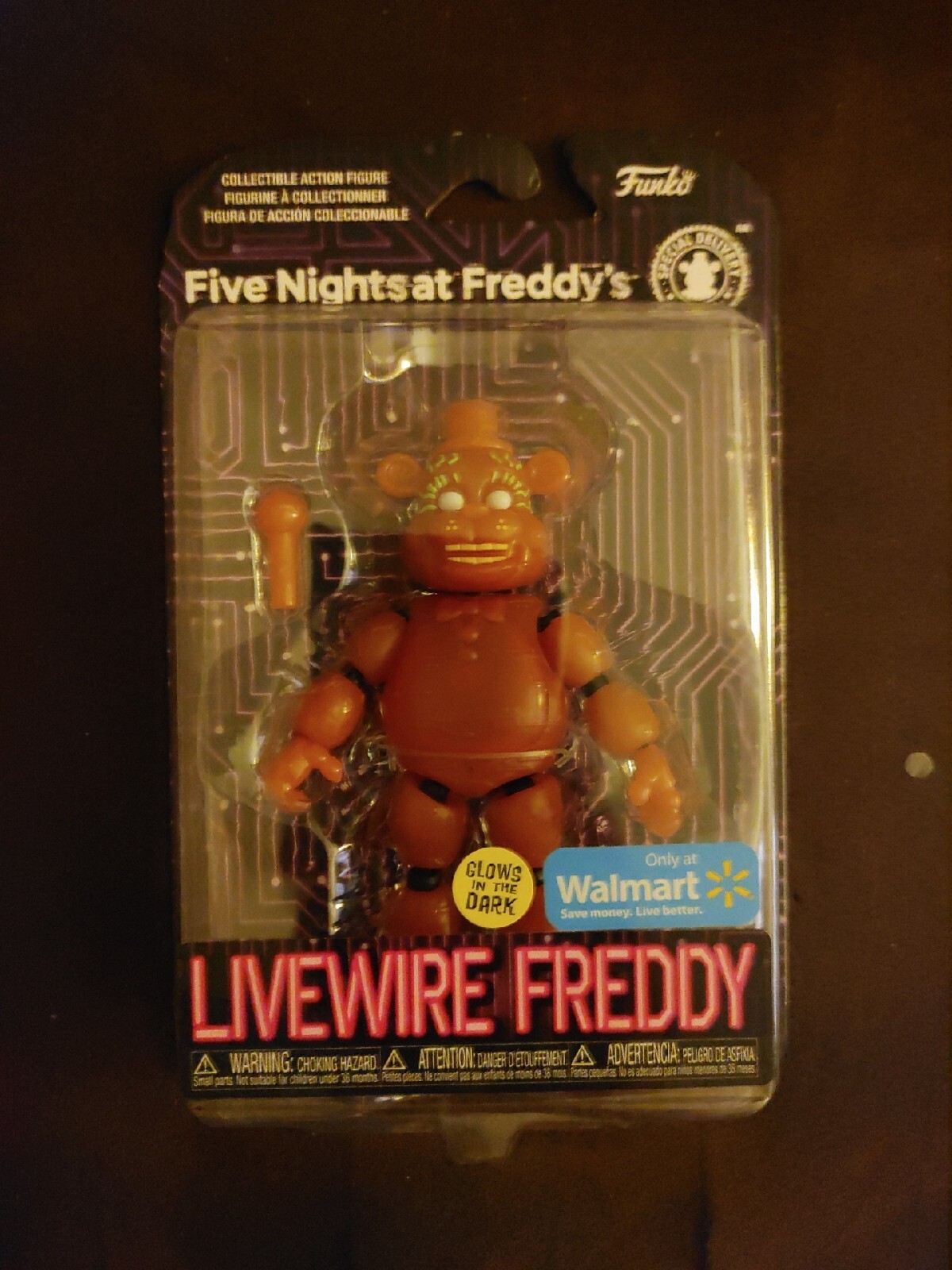 Five Nights of Freddy's *Glow in the Dark* LIVEWIRE FREDDY 6" Figure ...