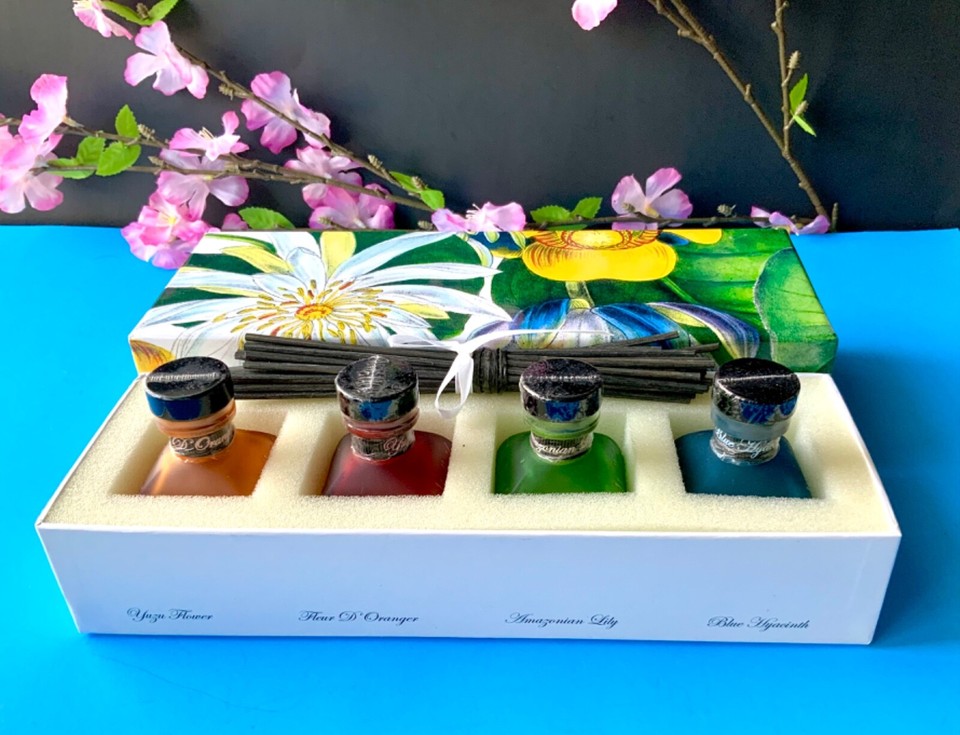 NEW⭐DL & Co White Floral GIFT SET 4 x1.7 oz Glass Diffusers Lily ...