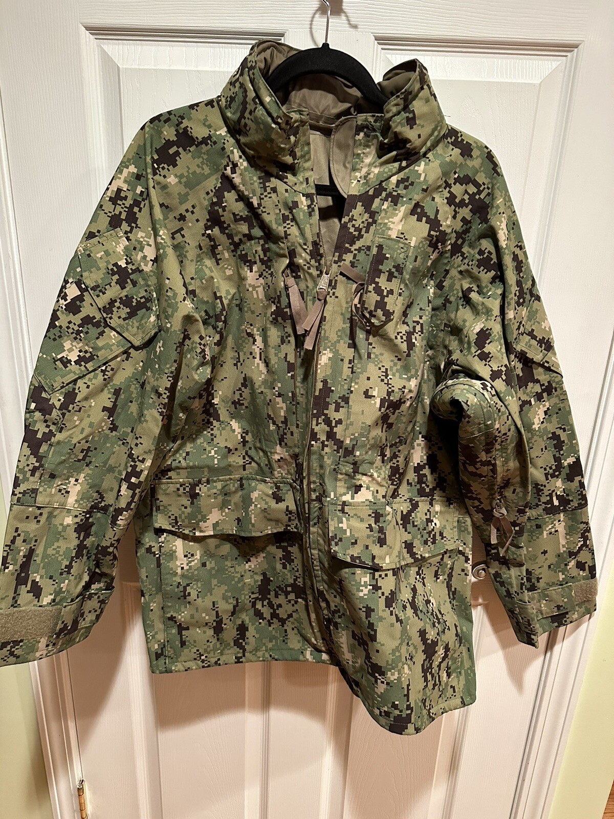 U.S. Navy Working Uniform NWU Type III Parka Medium Reg AOR2 Goretex ...