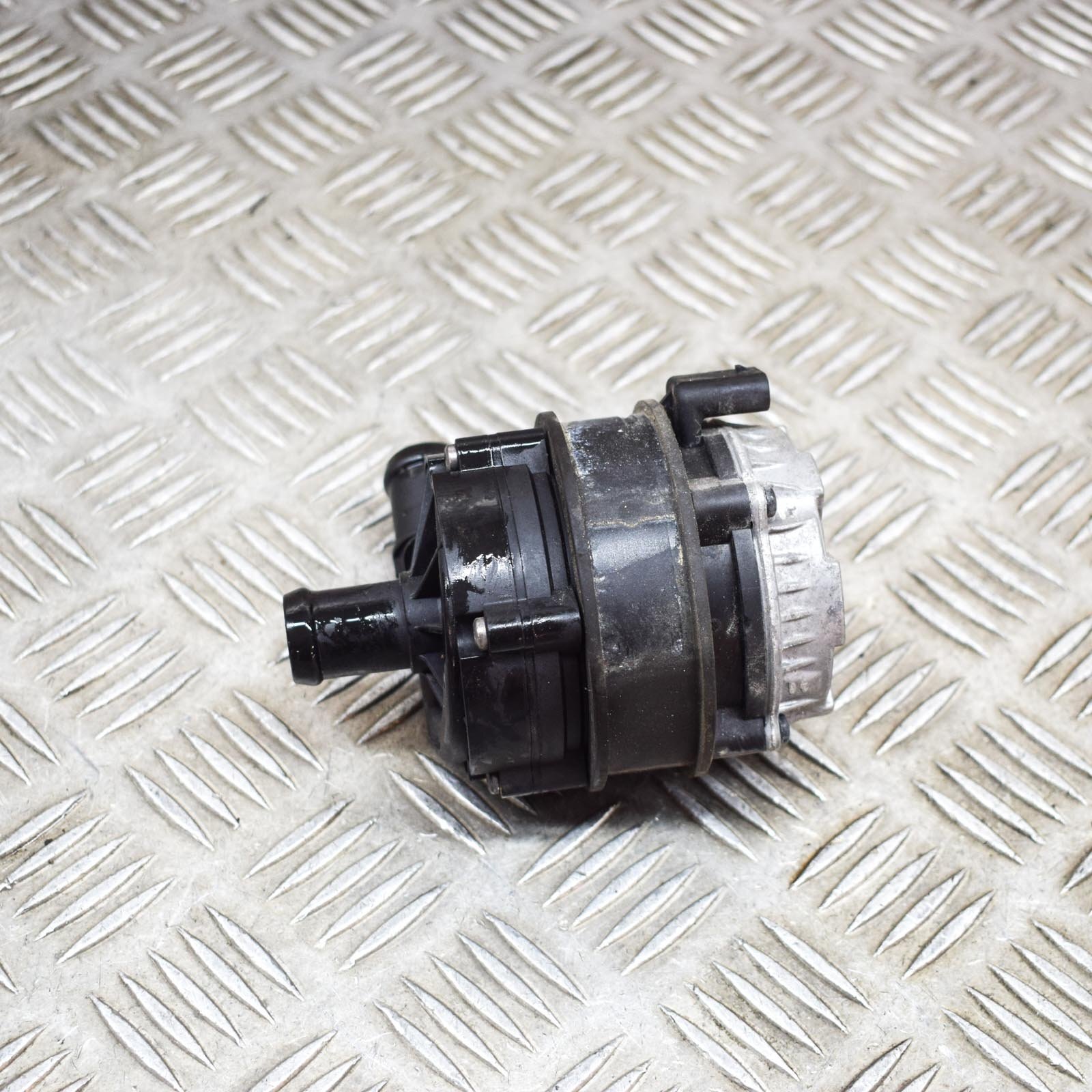 MASERATI GHIBLI M157 Circulation Water Motor 0392024053 670005347 3P ...