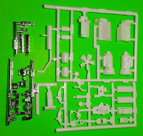 AMT Ford C900 COE 1/25 534 motor engine gas chrome valve cover rig semi ...