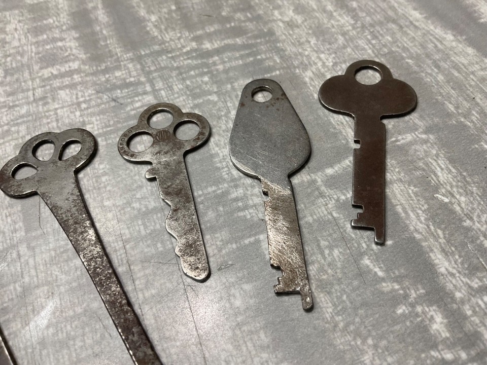 6 Different Antique Flat Skeleton Keys Likely From The Eagle Key ...