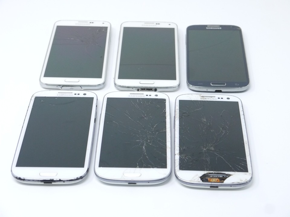 Lot of 6 Working Cracked Samsung Smartphones - Galaxy S5 / Galaxy S4 ...