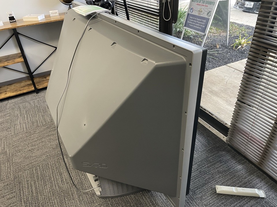 Sony KDS-60A2000 60" Grand Wega™ SXRD™ - Projection TV - Looks Dimm | eBay