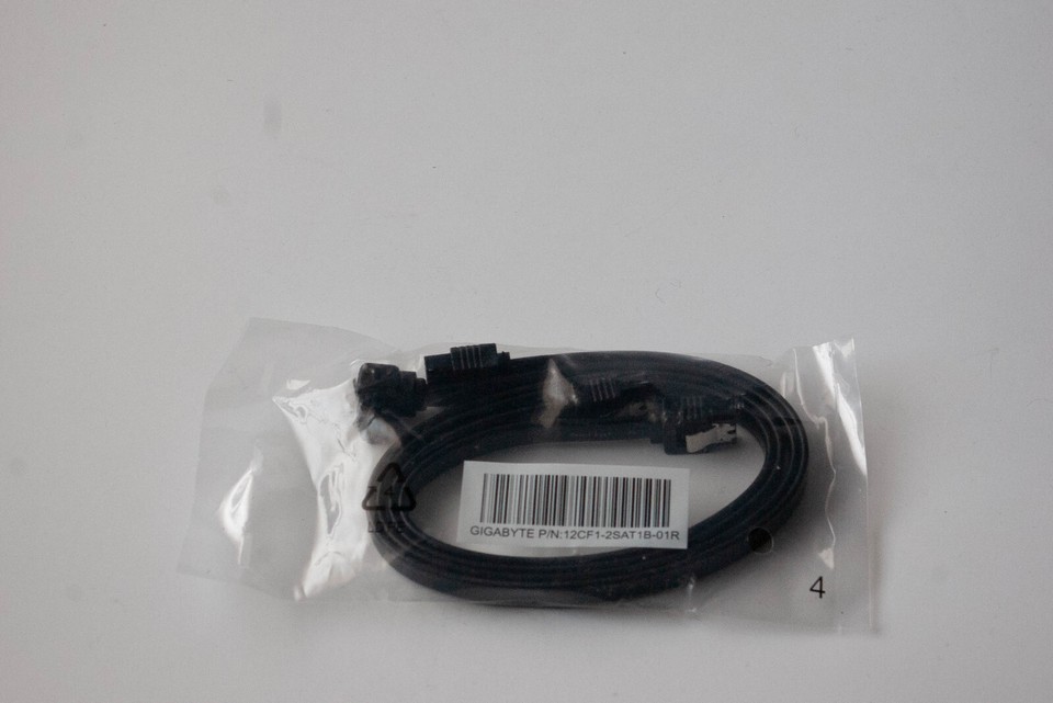 NEW Gigabyte 2x SATA3 6Gb/s Data Cables for SSD/HDD (P/N 12CF1-2SAT1b ...