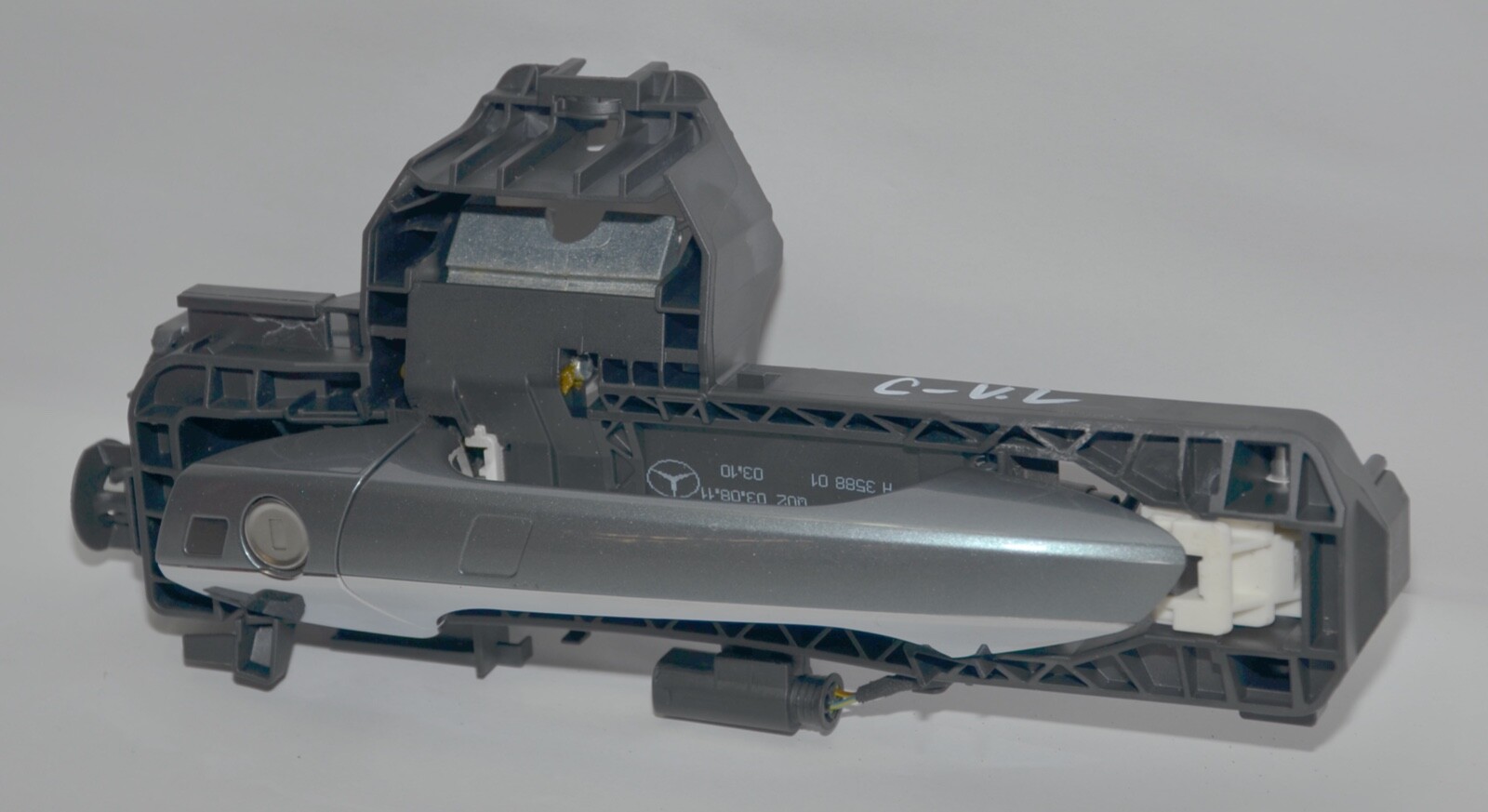 Door Handle Mercedes W204 Bracket Keyless Go Left A2047602334 779 | eBay