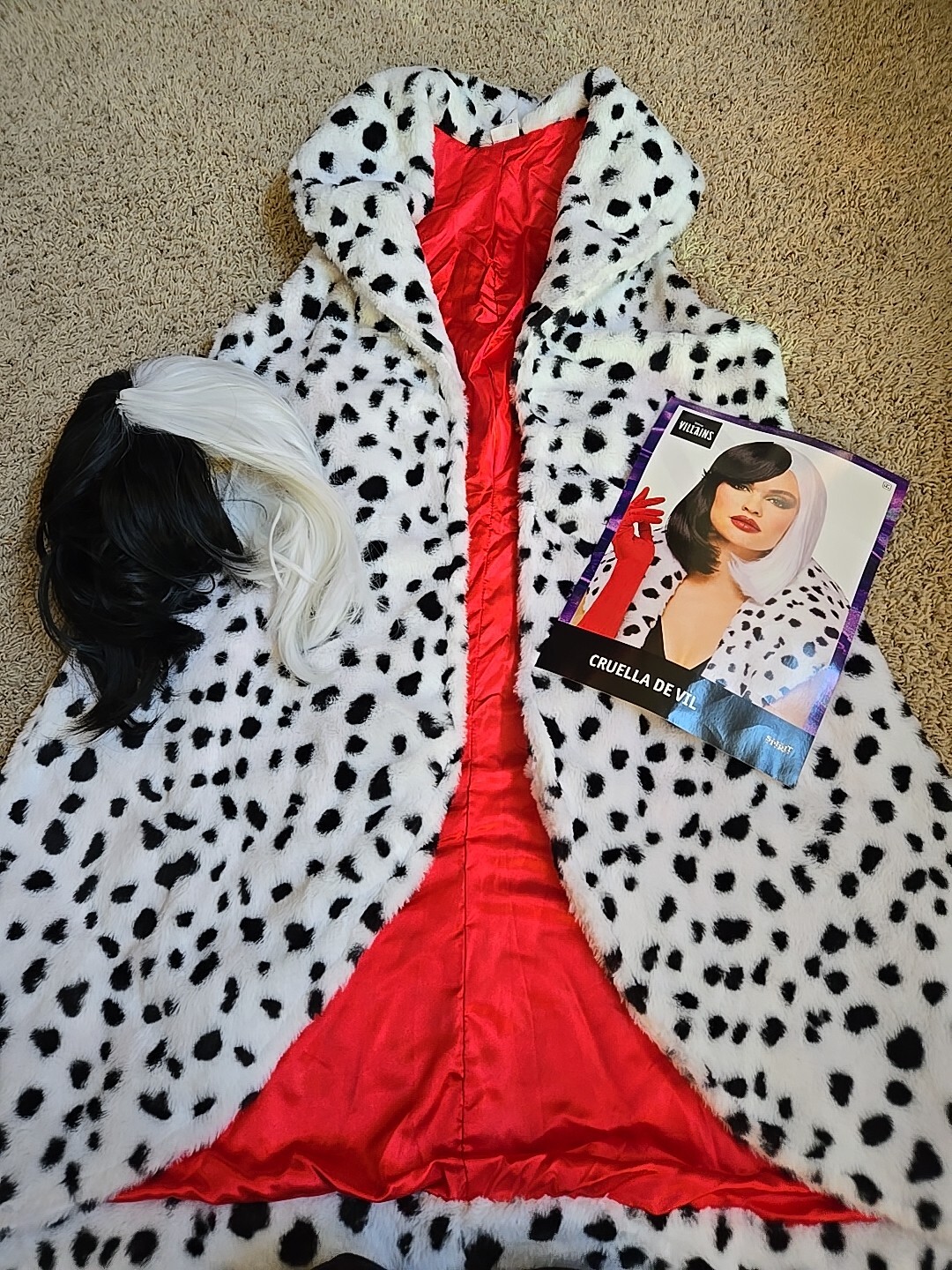 Spirit Halloween Sexy Cruella De Vil Faux Fur Cape And Wig Womans S/M ...