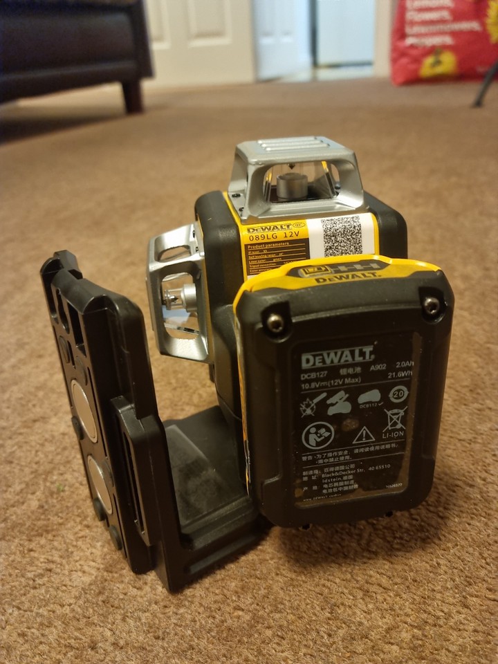 DeWalt DW089LG 12V Green Line 3 x 360 Laser Level Laser + Charger ...