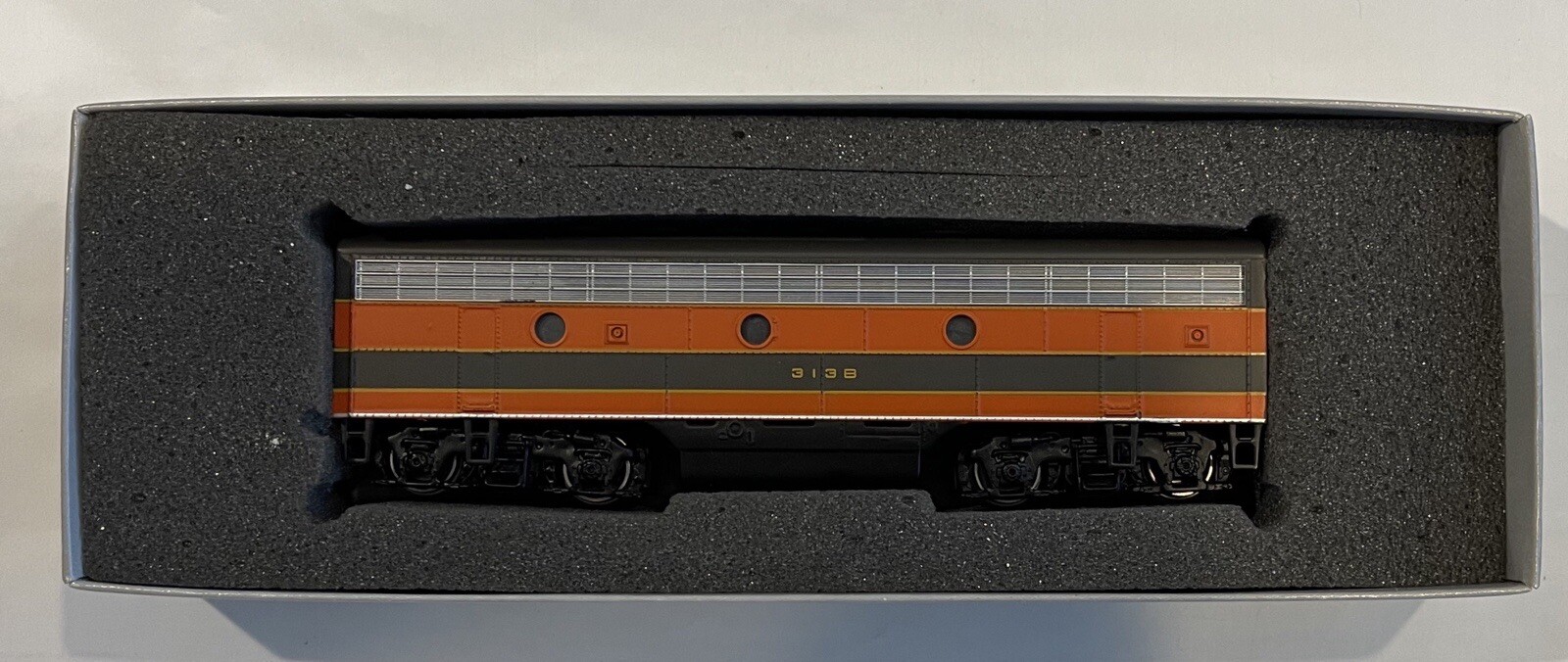 HO Scale BACHMANN PLUS EMD F7B Locomotive GREAT NORTHERN #313B POWERED ...