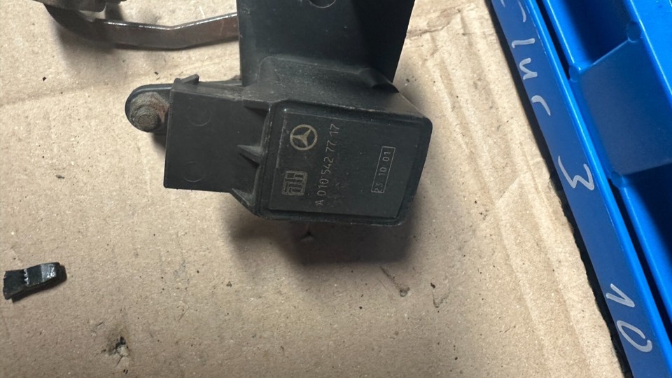 Mercedes W211 S211 Classe E CLS Détecteur de Niveau Capteur A0105427717 ...