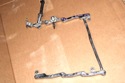 2003-2005 Crown Victoria Town marquis 4.6L injector FUEL rail 3w7e ...