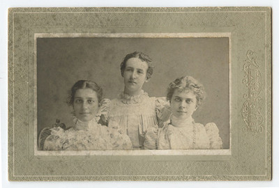 SISTERS/SIBLINGS IN BEAUTIFUL RUFFLED DRESSES VINTAGE STUDIO PORTRAIT ...