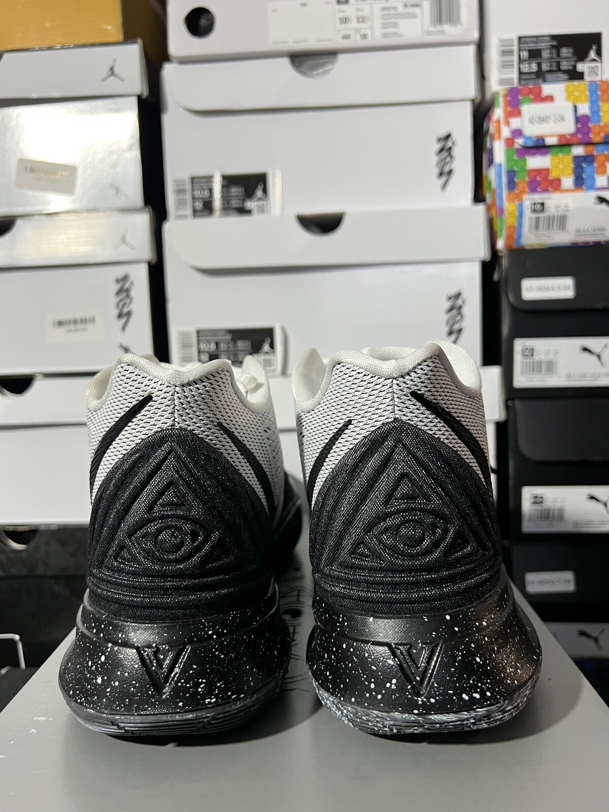 Size 10.5 - Nike Kyrie 5 Oreo - AO2918-100 for sale online | eBay