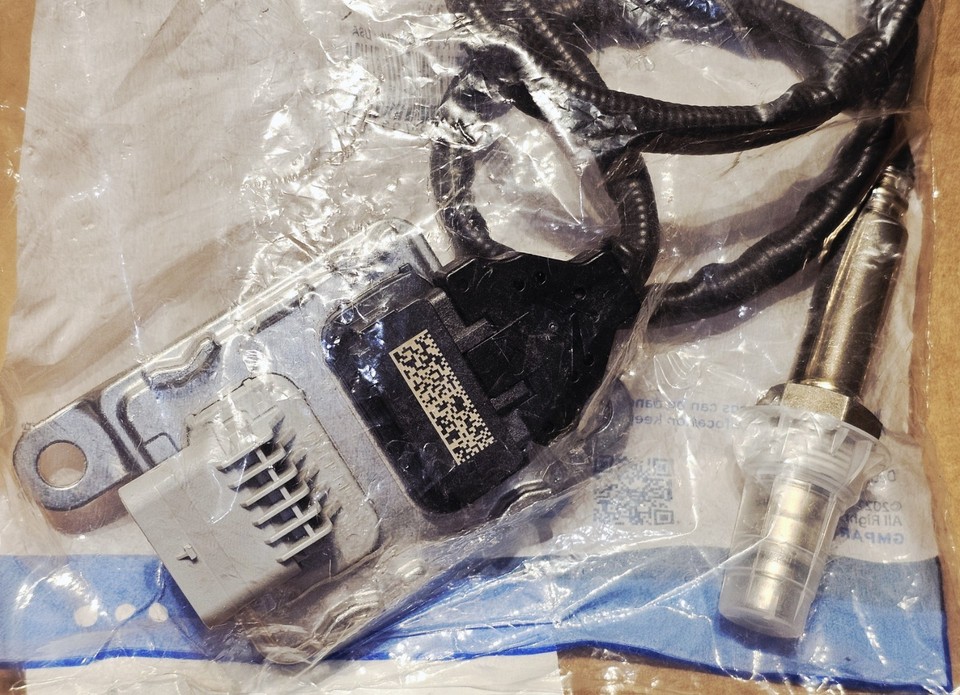 GM OE # 12708006 NOX Sensor - Silverado HD - Sierra HD - Brand New ...