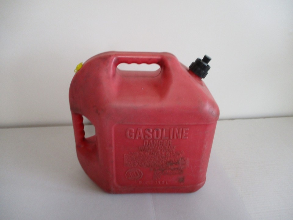 PRE BAN 5 GAL GALLON PLASTIC BLITZ GAS CAN VENTED EASY POUR FUEL JUG NO ...