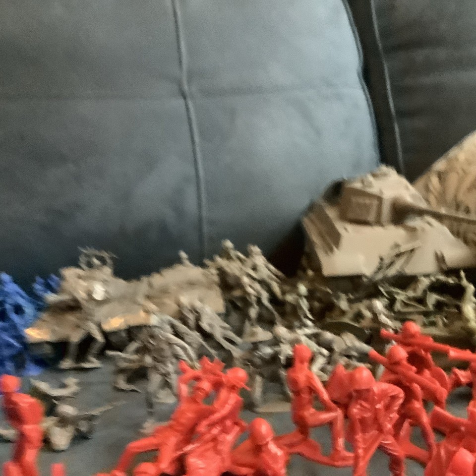 BMC soldiers and Off brand Blue Grey Red, Green, Yellow Soldiers | eBay