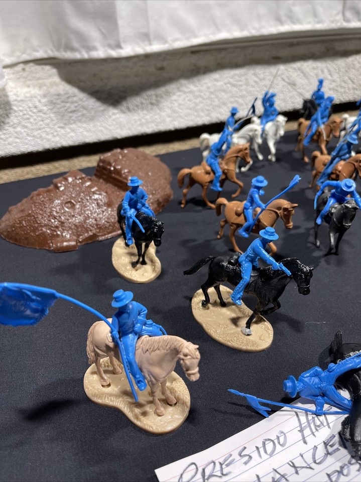 CTS Alamo Round Hat And Helmet Cavalry Toy Soldier Lot Of 50 And 2 BAG ...