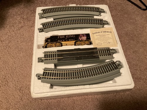 Elvis Presley - Hawthorne Village "King Of Rock N Roll" HO Train Set 3 ...