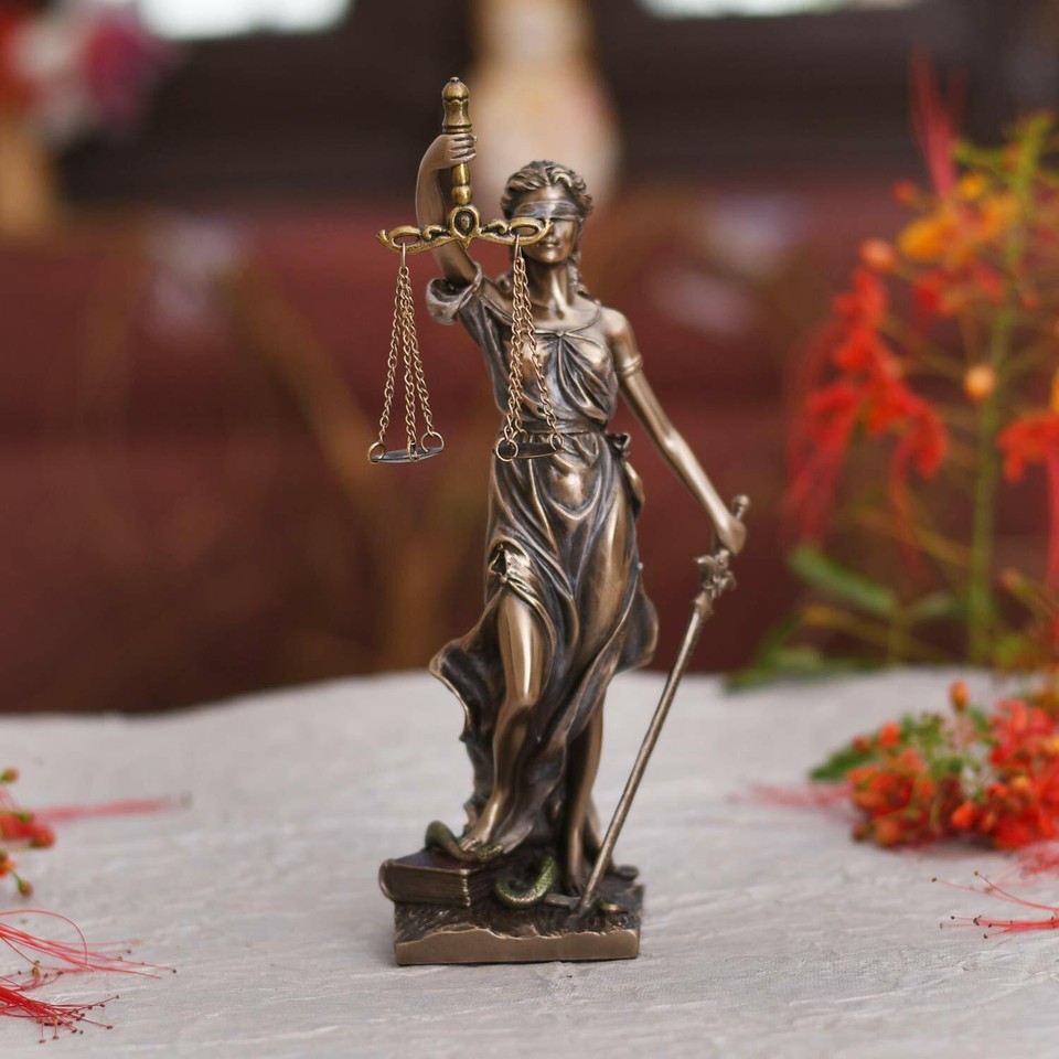 Lady Justice/ Blind Lady Scales of Justice Statue Law Lawyer Attorney ...