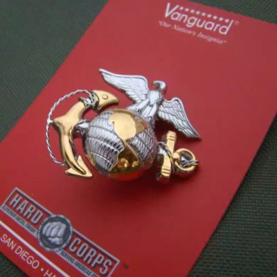 WWII USMC officer EGA barracks metal hat badge gold and silver colour ...