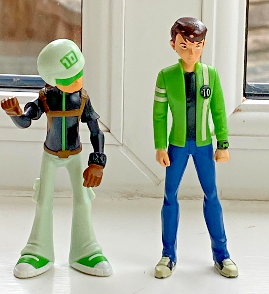 BEN 10 15 Piece SET 12 ACTION FIGURES, 1 SET DRAWERS, 1 BIKE, 1 ...