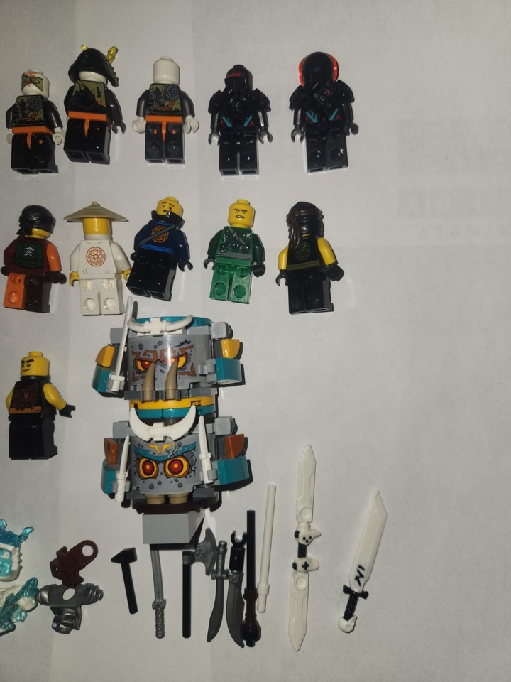 Lego NINJAGO 17 MINIFIGURE LOT ACCESSORIES SWORDS HELMETS ARMOR SNAKE ...