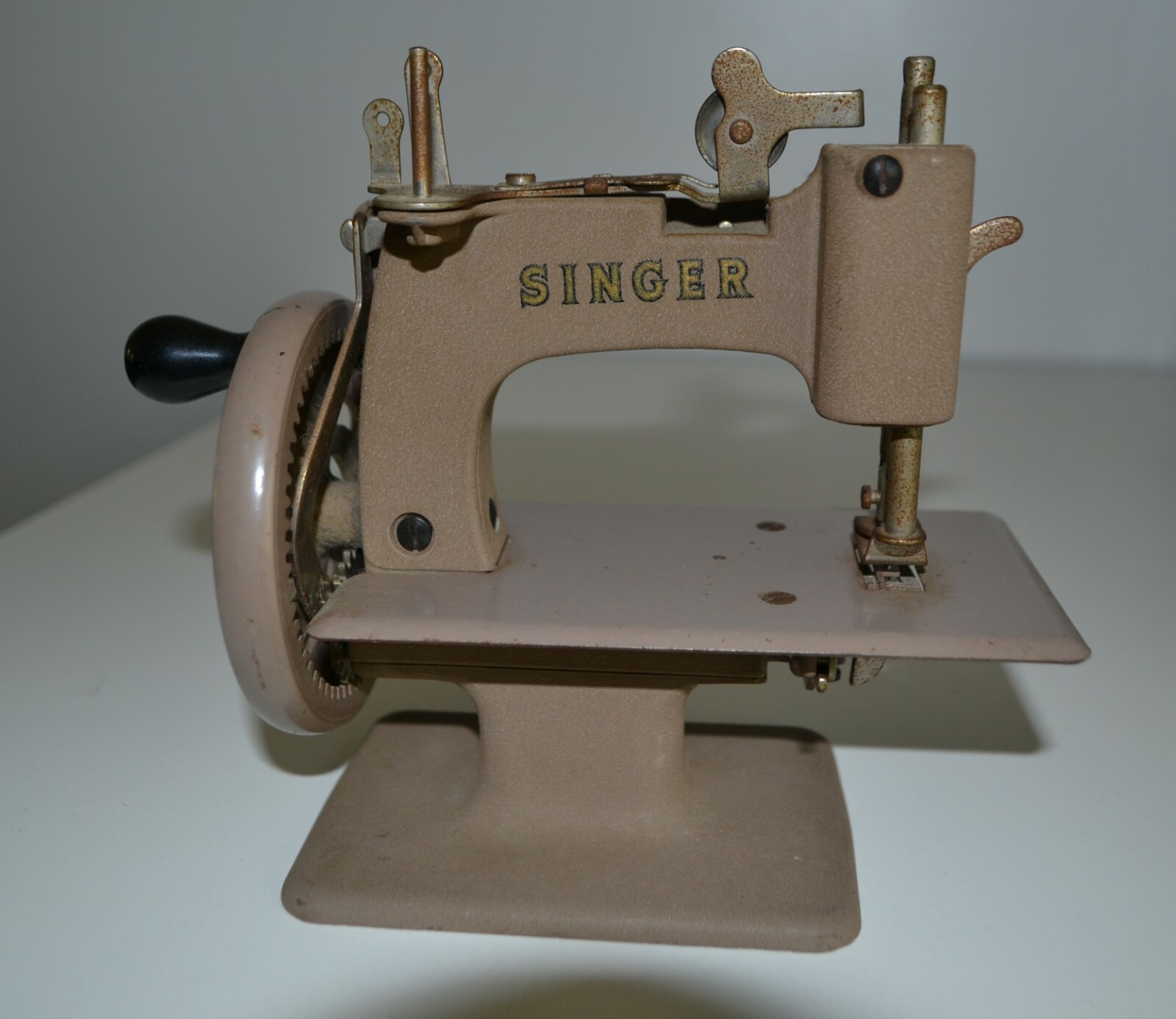 SINGER, Mini, Sewing Machine, Hand Crank, 1950's | eBay