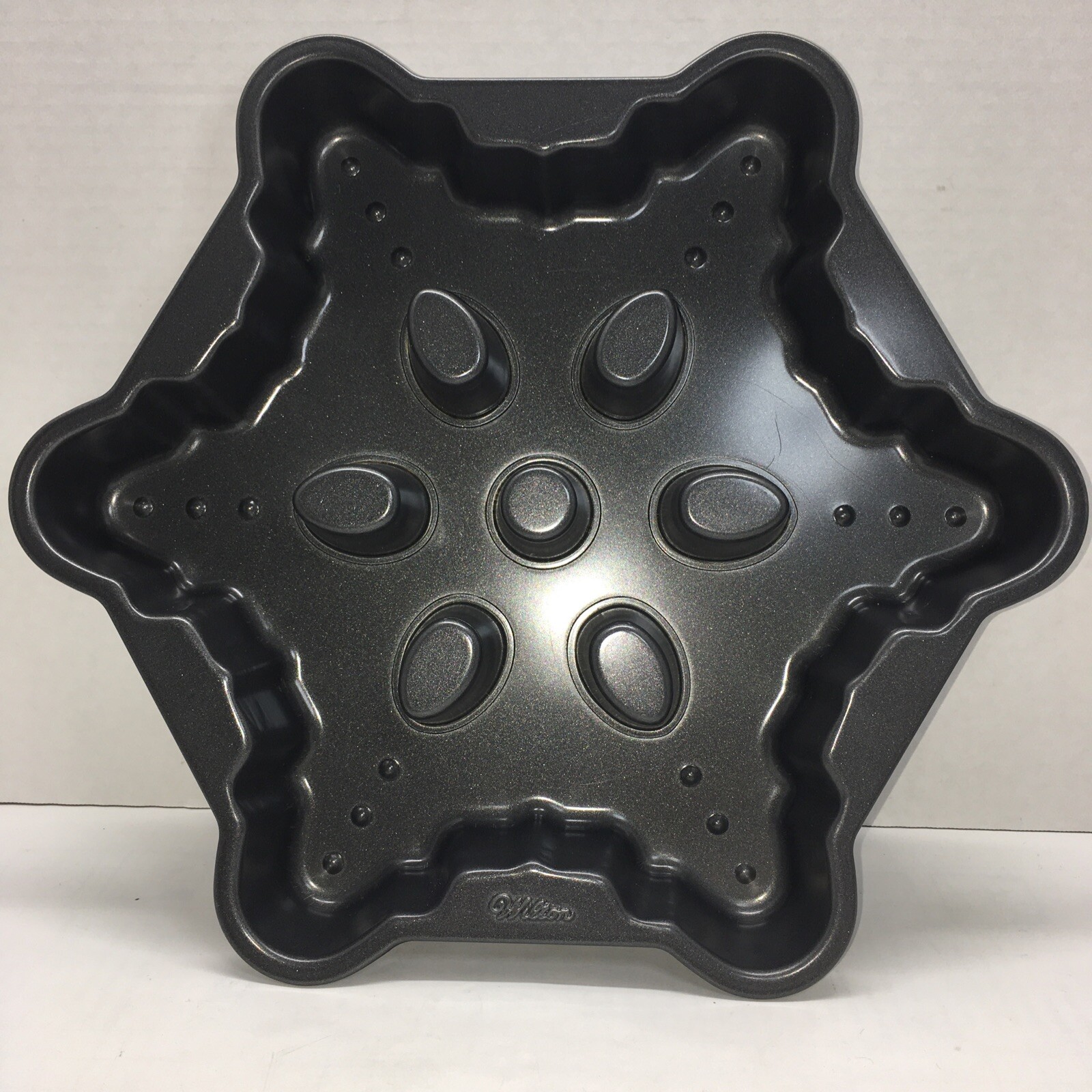 Wilton Snowflake Cake Pan 12” Winter Non-Stick Heavy Gauge #2105-1555 ...