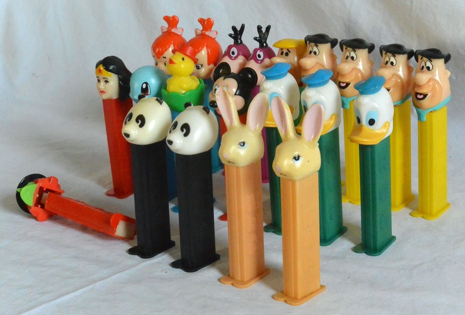 21 PEZ DISPENSER LOT FLINTSTONES DONALD DUCK MICKEY MOUSE WONDER WOMAN ...