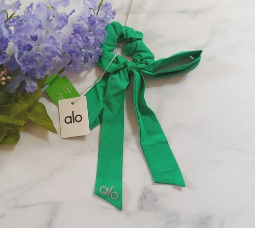 USA SELLER!! Alo Yoga Bow Hair Tie Scrunchie Love Knot Lettuce Green OS ...
