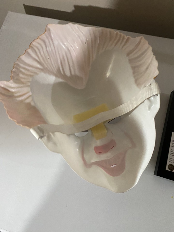 IT (2017) Screen Used Movie Prop w/COA + Pennywise Mask & Doll Welcome ...
