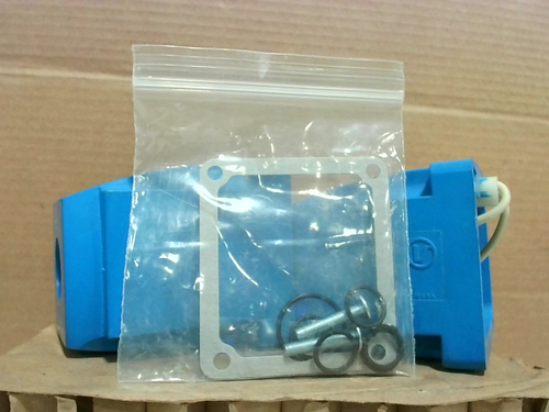 Vickers 942466 Coil Kit 110-120VAC w/Bolts and Gasket (2 Coils) - New ...