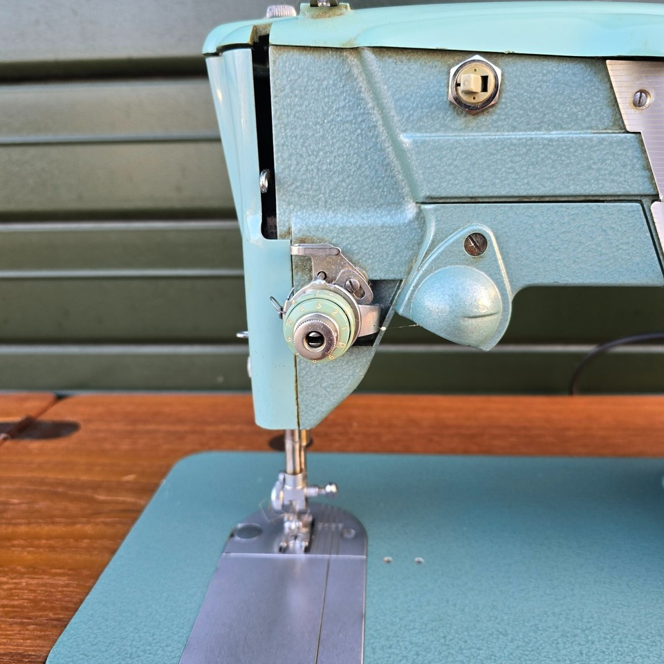 Vintage SINGER 327K Electric Sewing Machine Built into Hideaway Table ...