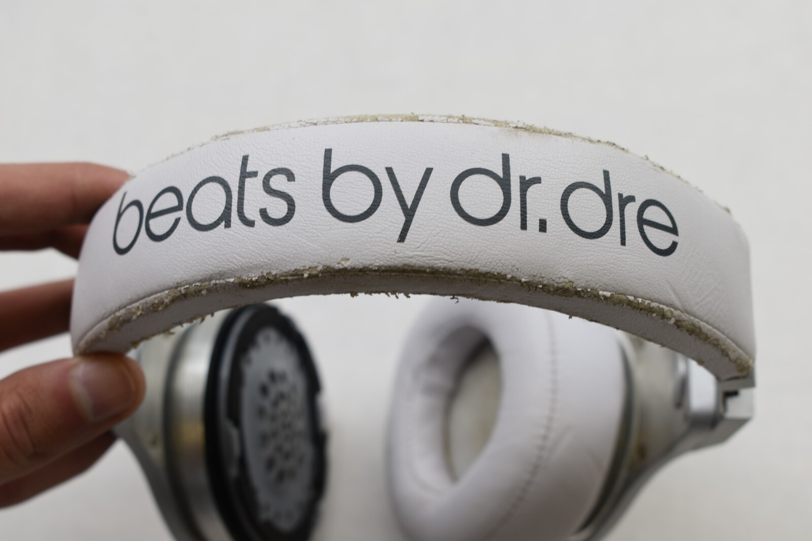 Monster Beats Pro by Dr Dre Over the Ear Headphones White/Silver READ ...