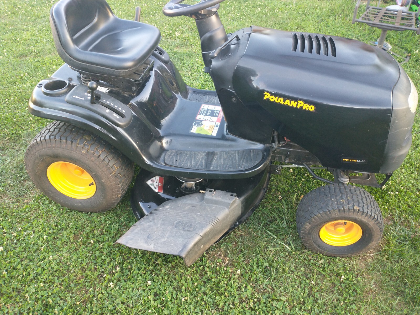 Poulan Pro PP175G42 Riding Mower Tractor 17.5 HP Briggs & Stratton ...