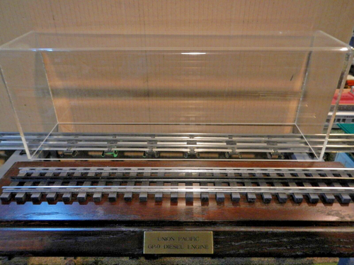 LIONEL GP-9 Diesel Locomotive Display Case | eBay