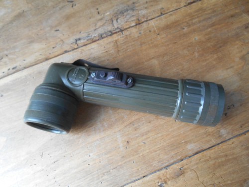 ANCIENNE LAMPE TORCHE MILITAIRE MODELE FRANCAIS "TL122D fr" AVEC LE ...