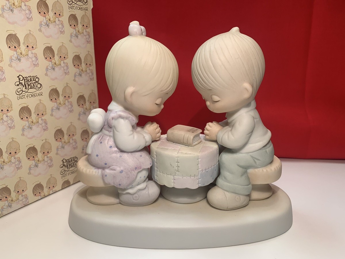 Precious Moments Praying Precious Moments: Little Book Of God's Love